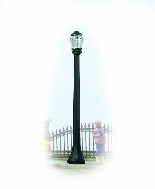 Concrete Column Street Light -- pkg2, HO, Walthers SceneMast